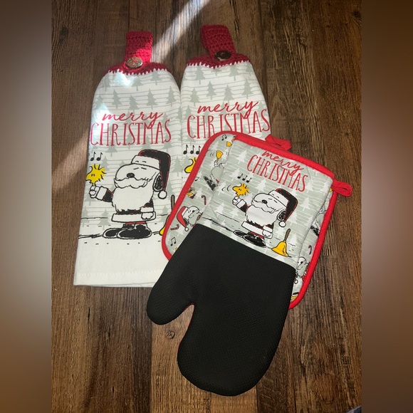 Peanuts | Kitchen | Peanuts Snoopy Christmas Kitchen Set | Poshmark